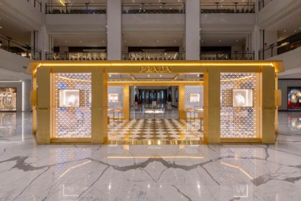 Elevating Luxury: Decoding Prada Marketing Strategies and Mix
