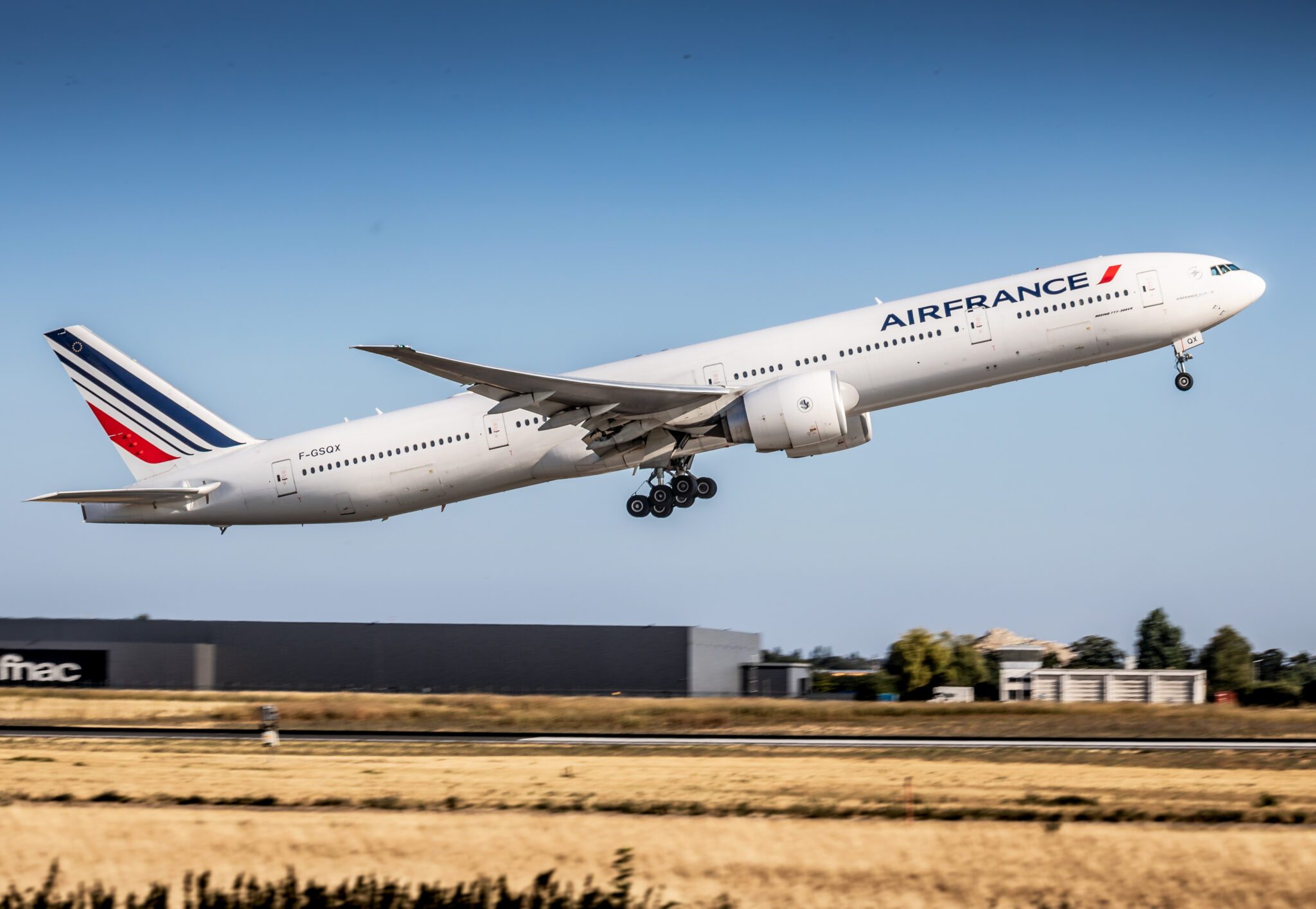 The Boeing 777 : A Marvel of Modern Aviation Feat. 300ER, 200